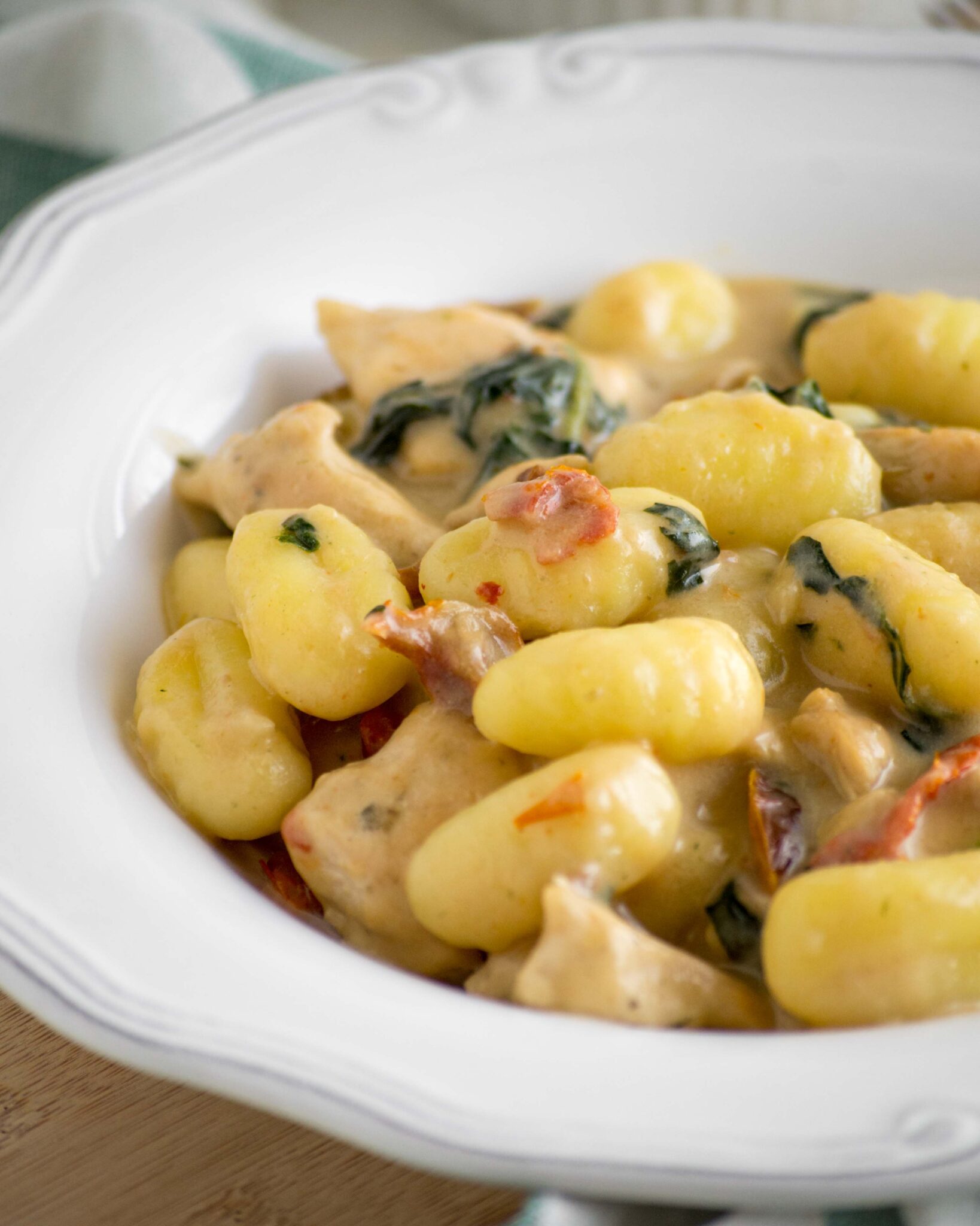 Νιόκι με κοτόπουλο, λιαστή ντομάτα και σπανάκι | Healthy Tasteland